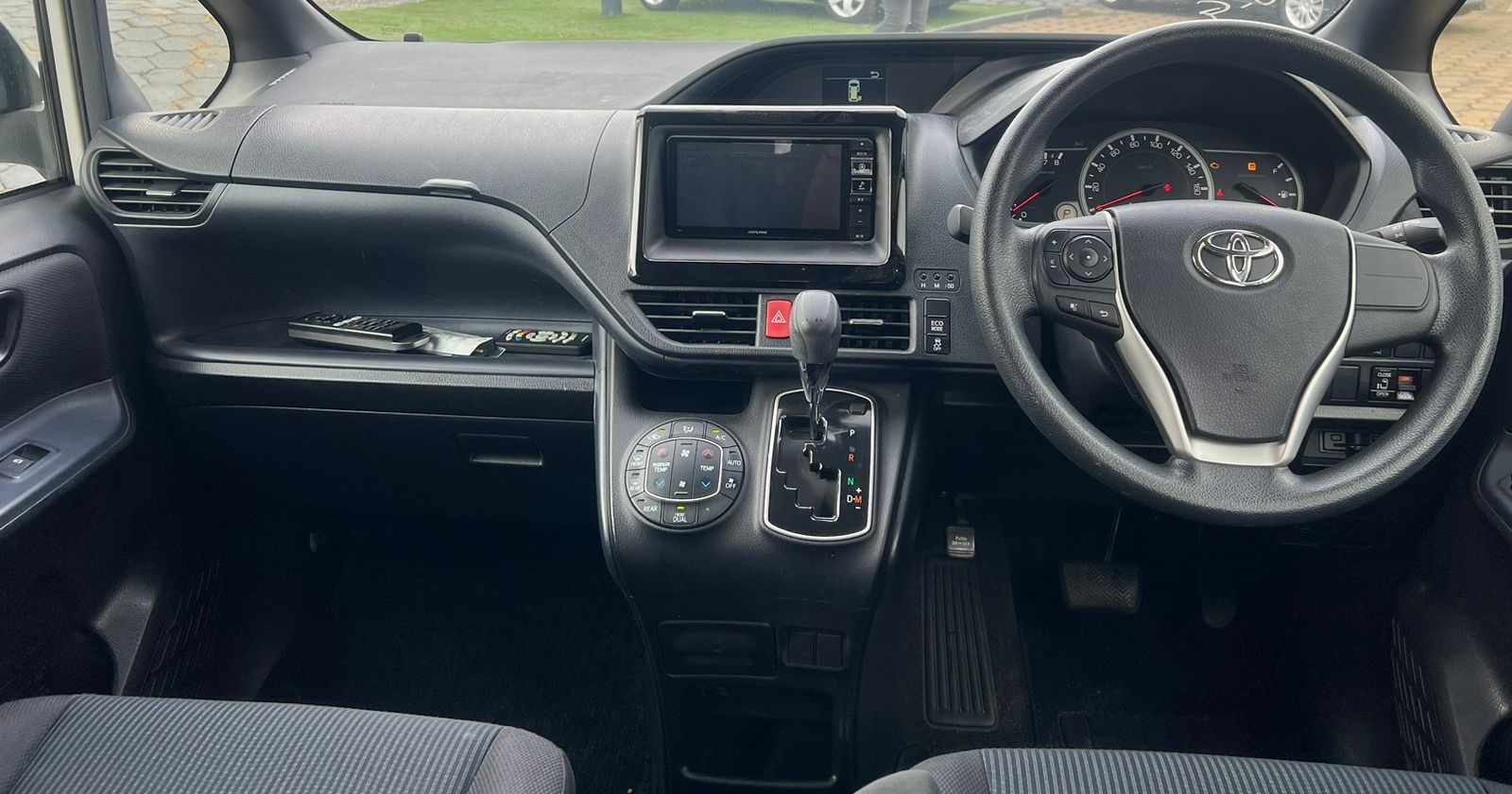 Toyota Voxy 2017 – Carvision